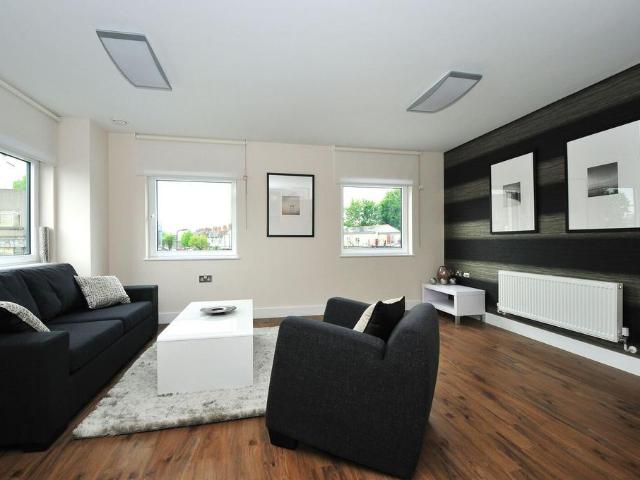 The Green, Southall, UB2 2 bed flat to rent £2,000 pcm £462 pw