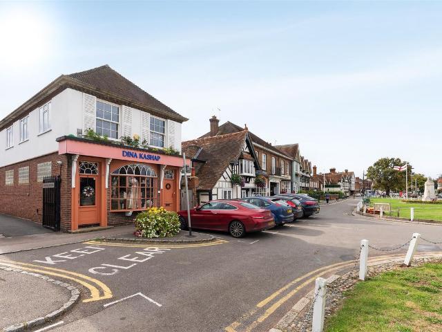 The Green, Slough SL3, 2 bed flat to rent, £1,500 pcm | PrimeLocation