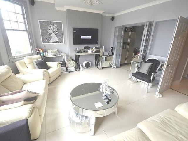The Green, Station Road, Winchmore. 3 bed apartment to rent £2,300 pcm £531 pw