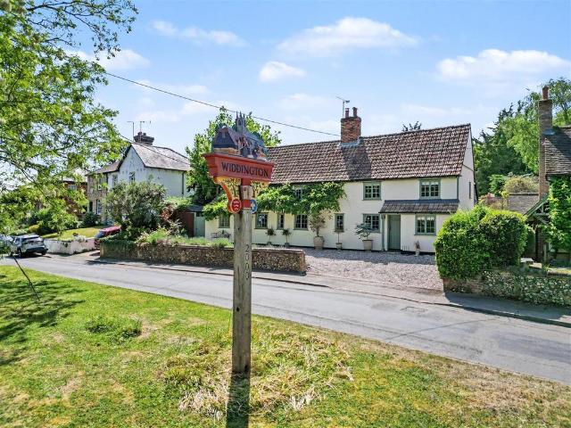 The Green, Widdington CB11 5 bed detached house to rent £3,750 pcm £865 pw
