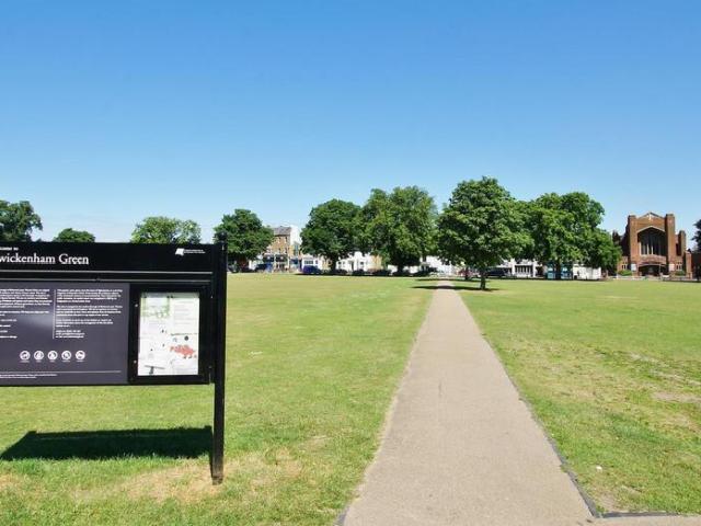 The Green, Twickenham TW2 1 bed apartment to rent £1,550 pcm £358 pw