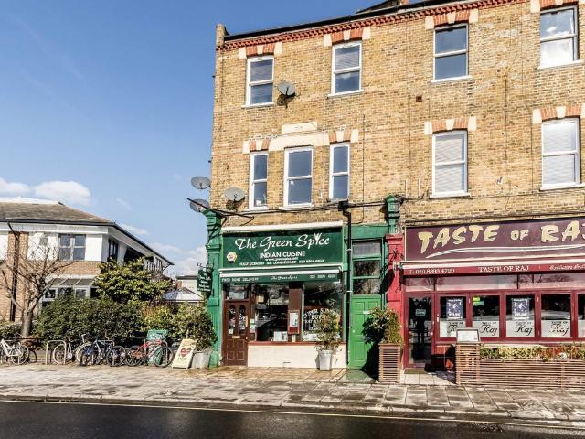 The Green, Twickenham TW2, 1 bed flat to rent, £1,500 pcm | PrimeLocation