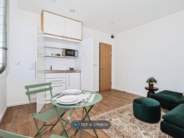The Grid, Leatherhead KT22, 1 bed flat to rent, £1,120 pcm | PrimeLocation