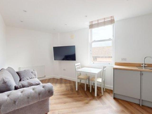 The Grove 1 bed in a house share to rent £1,126 pcm £260 pw