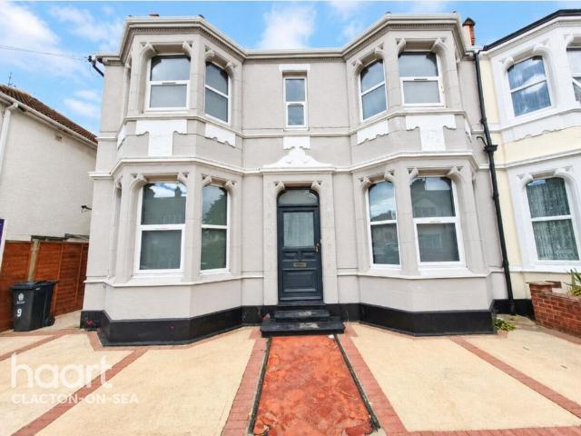 The Grove, Clacton on Sea 2 bed flat to rent £1,275 pcm £294 pw