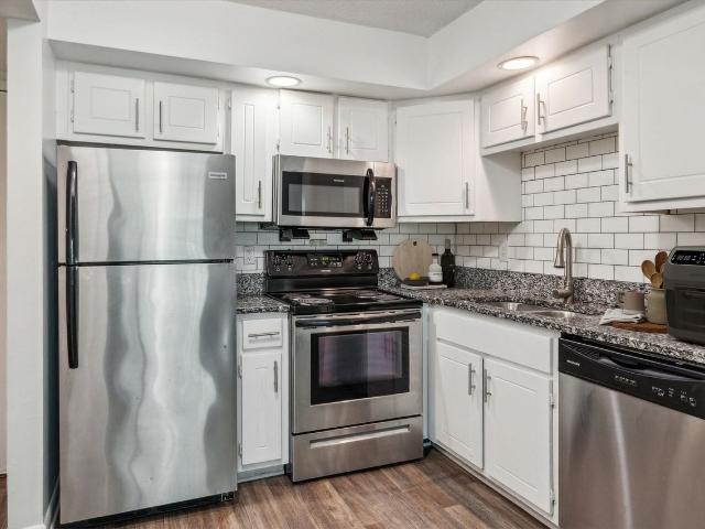 The Grove at Hickory Valley 1 Bedroom Apartment for Rent at 1521 Hickory Valley Rd, Chattanooga, TN 37421 Woodmore Dalewood