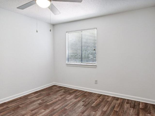 The Grove at Hickory Valley 2 Bedroom Apartment for Rent at 1521 Hickory Valley Rd, Chattanooga, TN 37421 Woodmore Dalewood