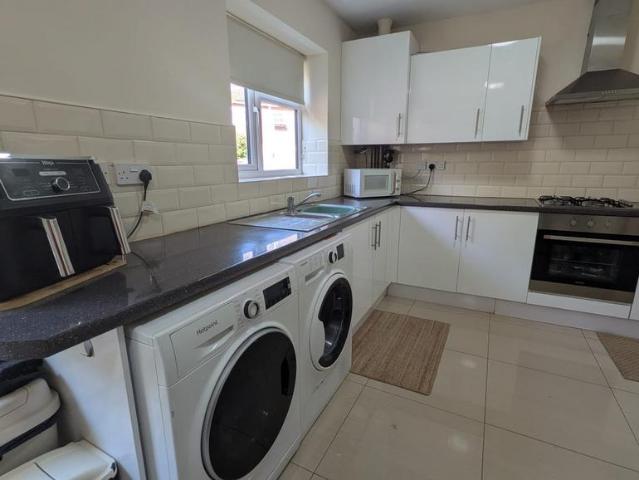 The Grove, Birmingham, B43 3 bed property to rent £1,195 pcm £276 pw