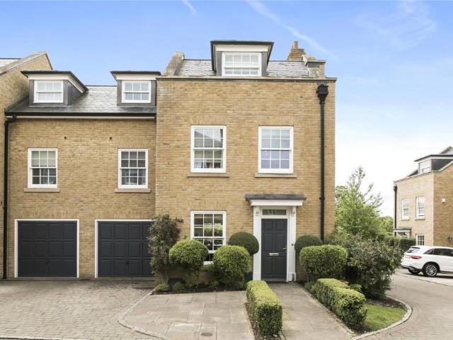 The Grove, Guildford Road, Effingham. 4 bed house to rent £4,000 pcm £923 pw