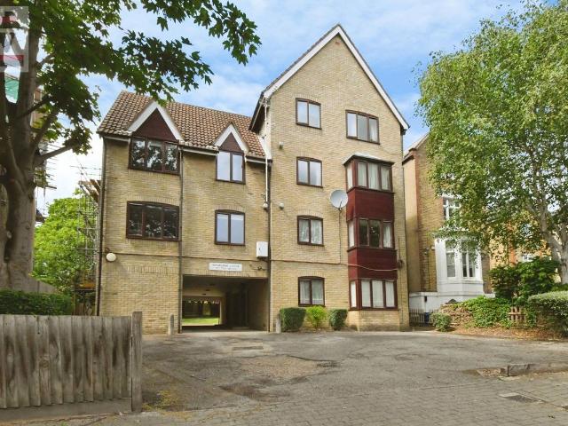 The Grove, Isleworth TW7, 1 bed flat to rent, £1,600 pcm | PrimeLocation