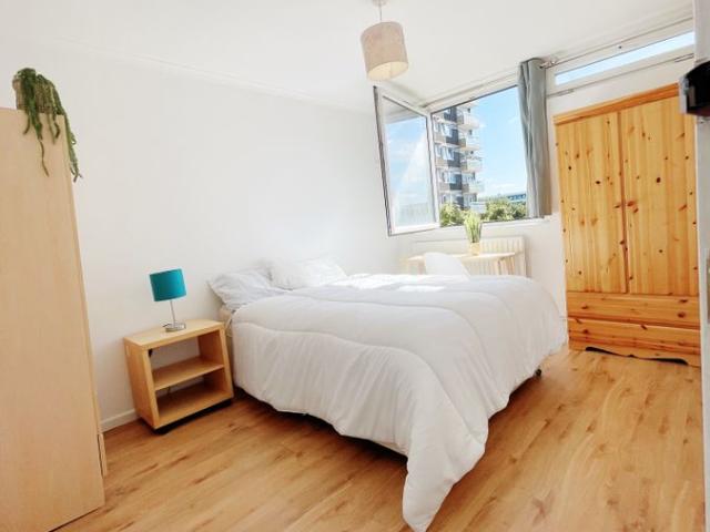 The Grove, London E15, Room to rent, £1,000 pcm | PrimeLocation