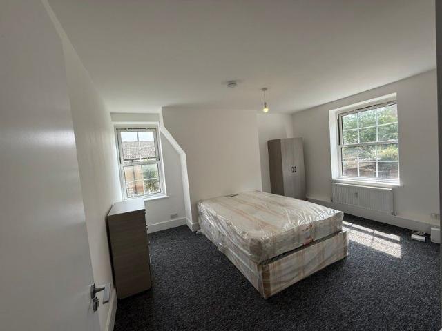 The Grove, London E15, Room to rent, £650 pcm | PrimeLocation