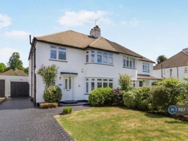 The Grove, Sidcup, DA14 3 bed semi detached house to rent £3,100 pcm £715 pw