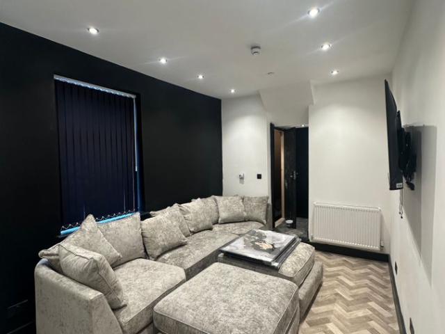 The Grove, Swansea SA2, 7 bed terraced house to rent, £4,375 pcm | PrimeLocation