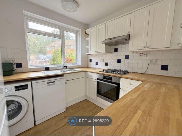 The Grove, Potters Bar EN6, 1 bed maisonette to rent, £1,500 pcm | PrimeLocation