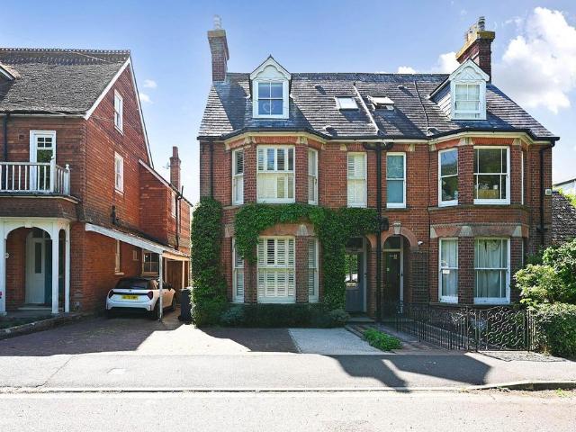 The Grove, Rye, East Sussex 4 bed semi detached house to rent £3,100 pcm £715 pw