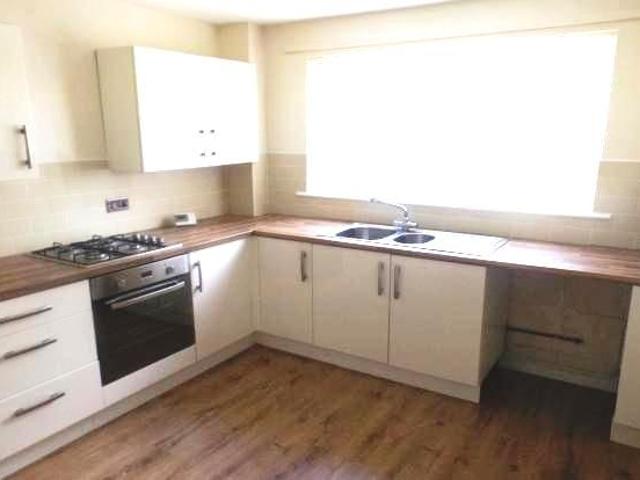 The Grove, Wakefield WF2, 2 bed flat to rent, £875 pcm | PrimeLocation