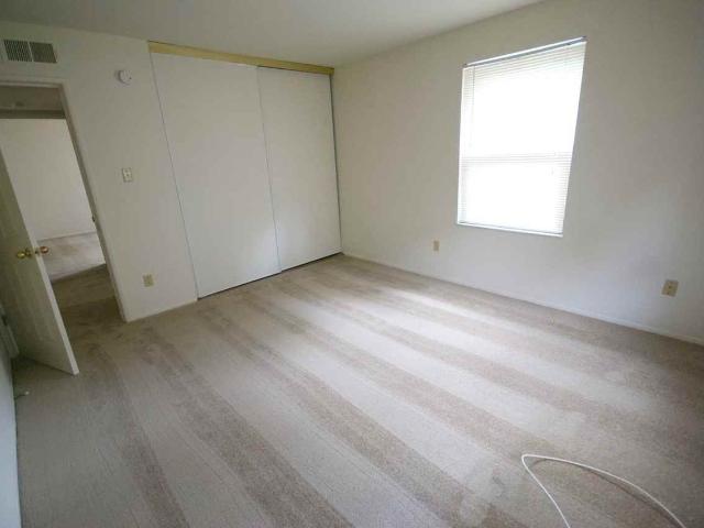 The Groves Apartments and Townhomes 1 Bedroom Apartment for Rent at 2990 Santiago Dr, Florissant, MO 63033