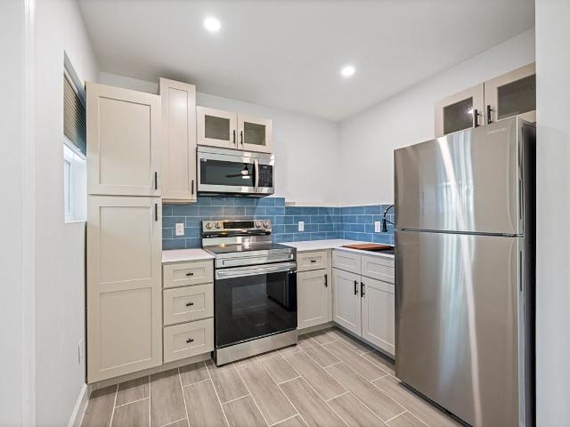 The Gwendolyn Apartments Studio Apartment for Rent at 3012 Broadway, West Palm Beach, FL 33407 Northwood