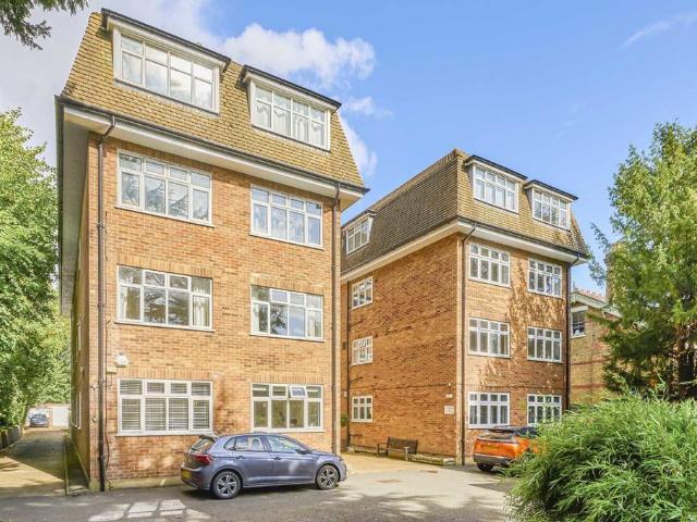 The Downs, London SW20 2 bed flat to rent £2,450 pcm £565 pw