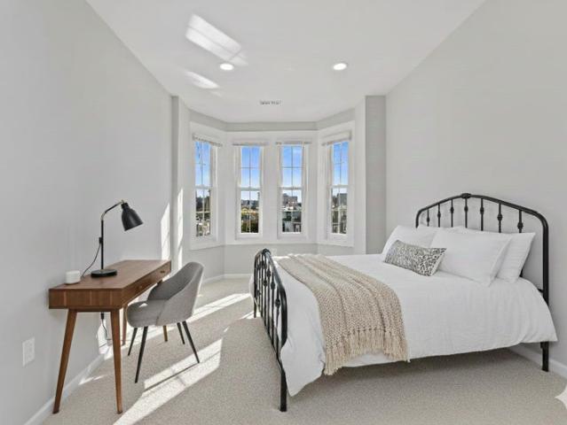 The Dolphin House | Private Rooms & Modern Living