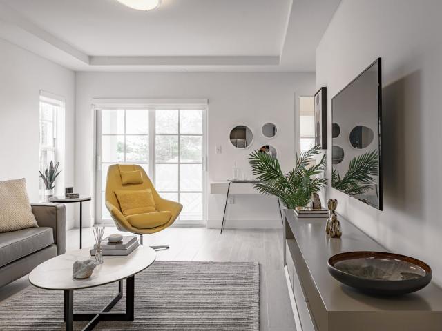 The Dahlia: Upscale 3 Story Townhome with Private Garage Near the Beach