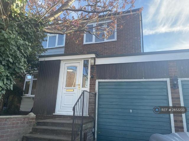 The Dale, Colchester, CO7 4 bed detached house to rent £1,900 pcm £438 pw