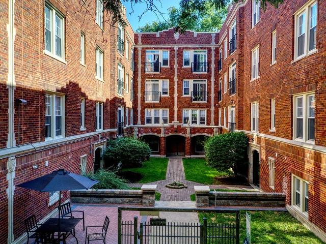 The Damen Jarvis 3 Bedroom Apartment for Rent at 7320 N Damen Ave, Chicago, IL 60645 Rogers Park