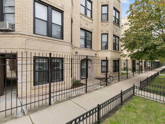 The Dickens Courtyard 1 Bedroom Apartment for Rent at 3631 W Dickens Ave, Chicago, IL 60647 Logan Square