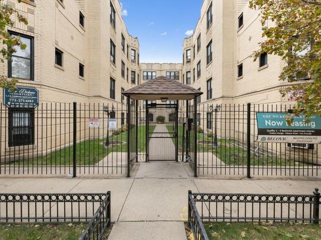 The Dickens Courtyard 2 Bedroom Apartment for Rent at 3631 W Dickens Ave, Chicago, IL 60647 Logan Square