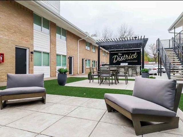 The District Apartments 1 Bedroom Apartment for Rent at 425 N Rosemont Ave, Dallas, TX 75208 L. O. Daniel