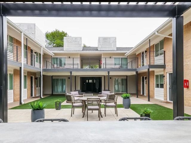 The District Apartments 2 Bedroom Apartment for Rent at 425 N Rosemont Ave, Dallas, TX 75208 L. O. Daniel
