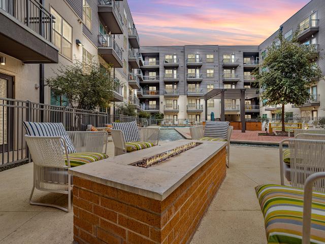 The Drake on Summit 1 Bedroom Apartment for Rent at 1424 Summit Ave, Fort Worth, TX 76102 Sunset Terrace