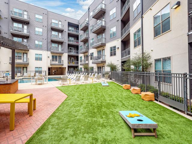 The Drake on Summit 1 Bedroom Apartment for Rent at 1424 Summit Ave, Fort Worth, TX 76102 Sunset Terrace