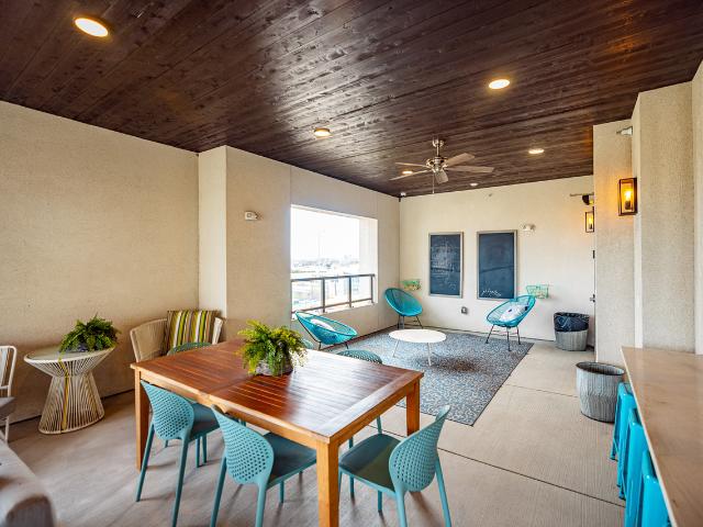 The Drake on Summit 2 Bedroom Apartment for Rent at 1424 Summit Ave, Fort Worth, TX 76102 Sunset Terrace