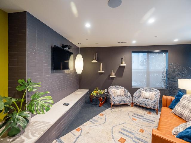 The Drake on Summit 2 Bedroom Apartment for Rent at 1424 Summit Ave, Fort Worth, TX 76102 Sunset Terrace