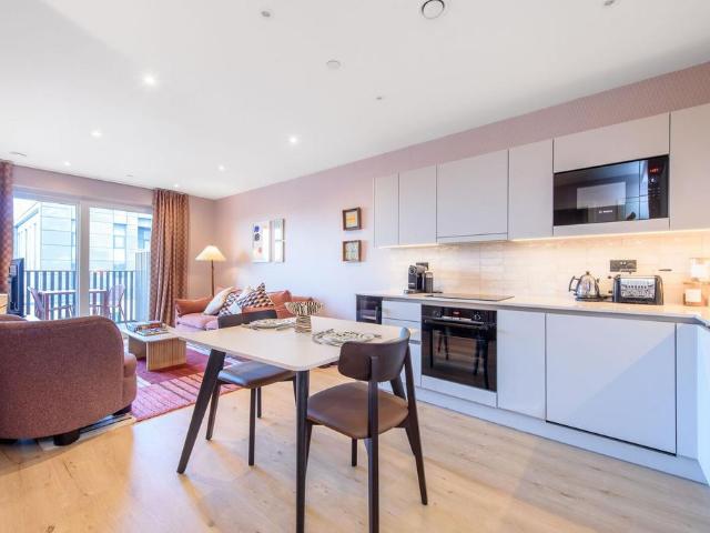 The Draper, Colindale, London, NW9 1 bed flat to rent £2,120 pcm £489 pw