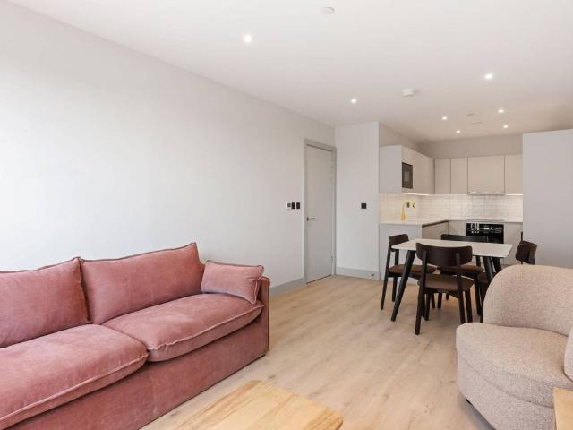 The Draper, Colindale, London NW9, 2 bed flat to rent, £2,670 pcm | PrimeLocation
