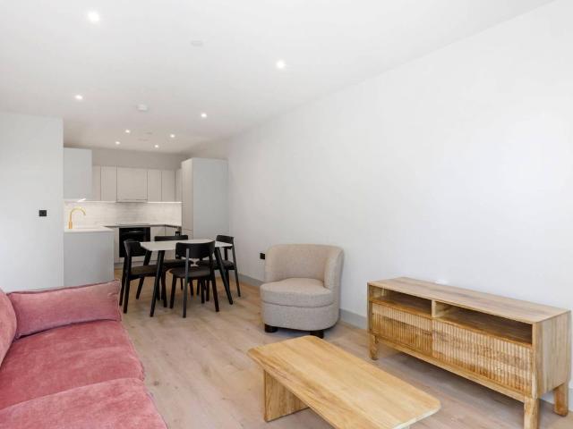 The Draper, Colindale, London NW9, 2 bed flat to rent, £2,701 pcm | PrimeLocation