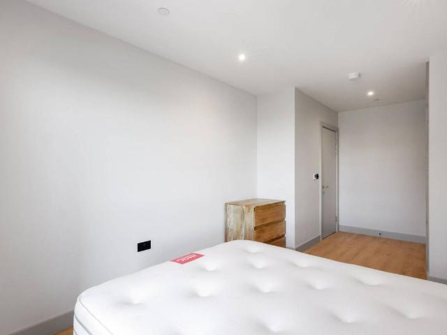 The Draper, Colindale, London NW9, 3 bed flat to rent, £3,590 pcm | PrimeLocation