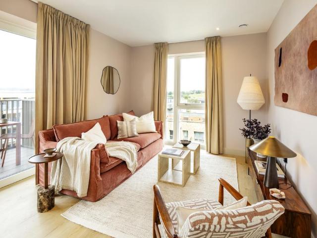 The Draper, Duxford Tower, Colindale. 1 bed flat to rent £2,185 pcm £504 pw