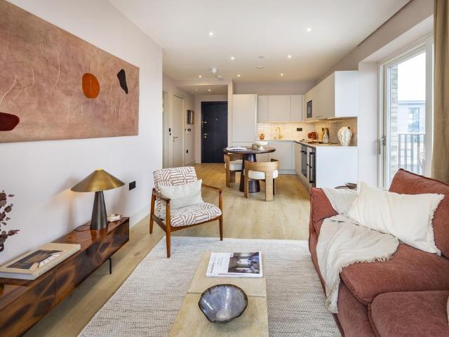 The Draper, Duxford Tower, Colindale. 1 bed flat to rent £2,185 pcm £504 pw