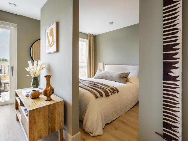 The Draper, 21 Beaufort Square. Studio to rent £1,970 pcm £455 pw