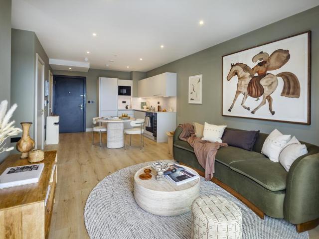 The Draper, 21 Beaufort Square. Studio to rent £1,975 pcm £456 pw