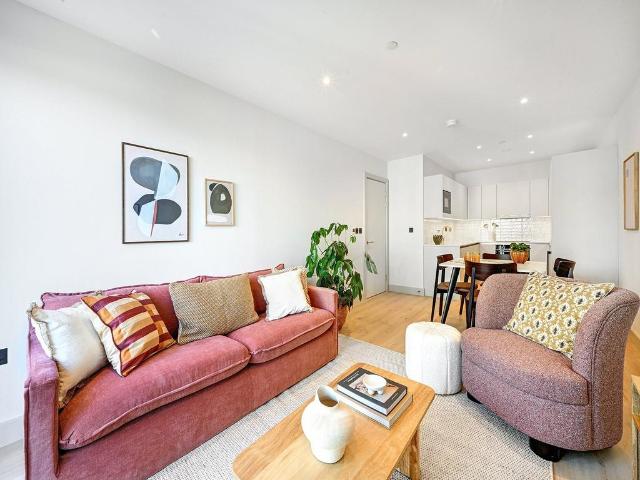The Draper, 6 Caversham Rd, NW9 2 bed apartment to rent £2,600 pcm £600 pw