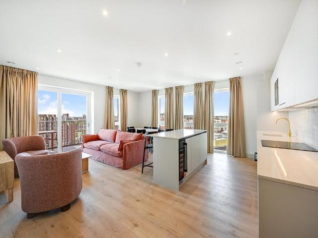 The Draper, 6 Caversham Rd, NW9 3 bed apartment to rent £3,590 pcm £828 pw