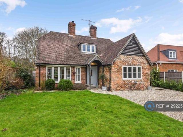 The Drive, Chichester, PO19 3 bed detached house to rent £2,750 pcm £635 pw