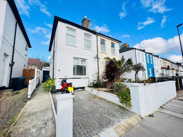The Drive, CR7 2 bed house to rent £1,850 pcm £427 pw