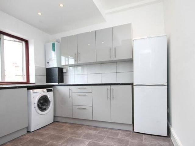 The Drive, Golders Green, 3 Bedroom Flat
