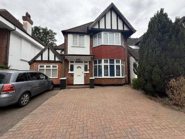 The Drive, Edgware 2 bed apartment to rent £2,100 pcm £485 pw